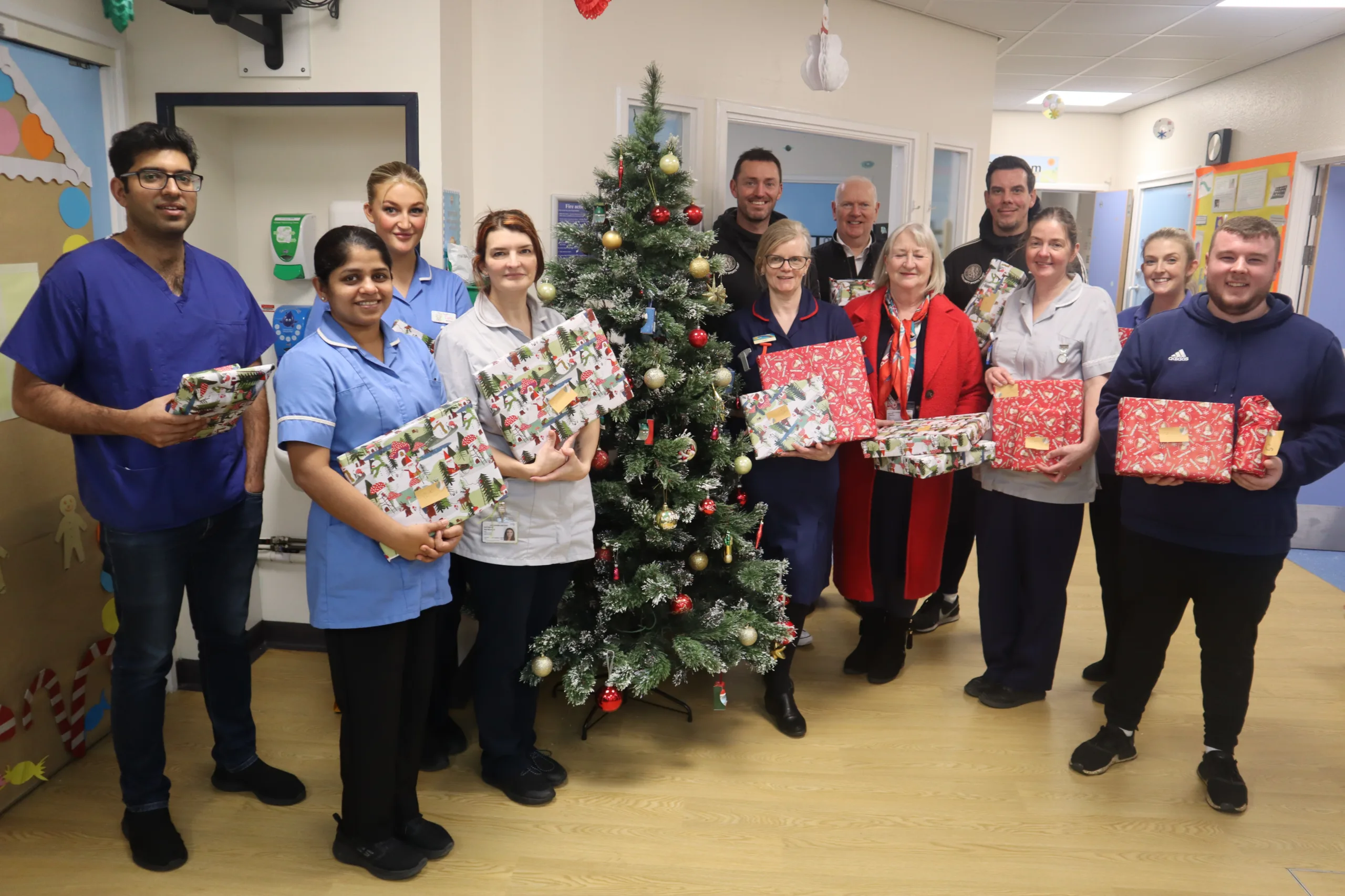 Macclesfield Football Club spread festive cheer on Children’s Ward at ...